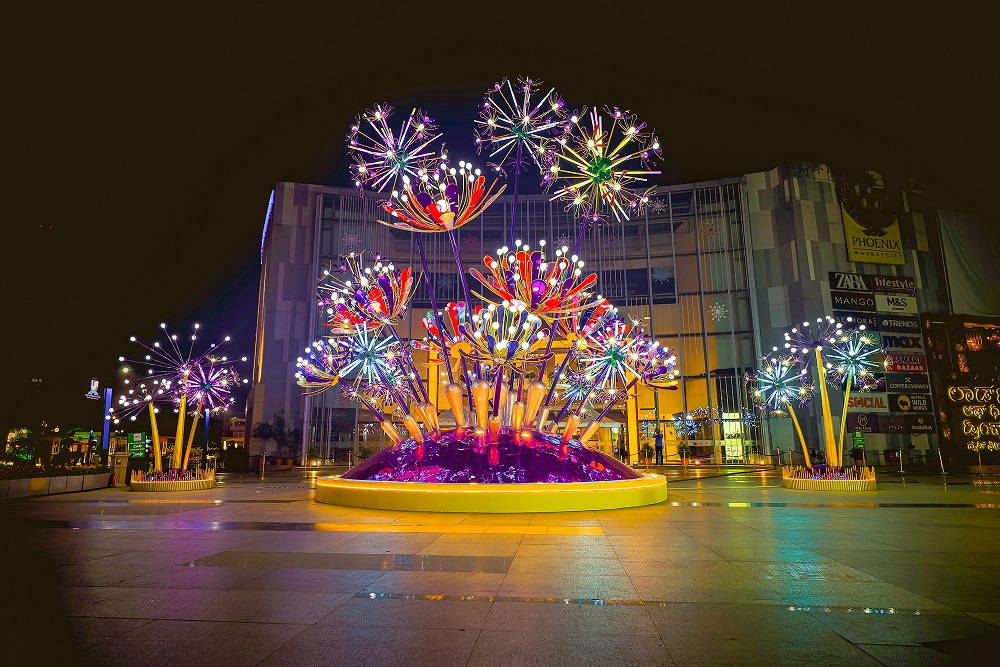 Phoenix Marketcity lights up the festive season with grand décor and ...